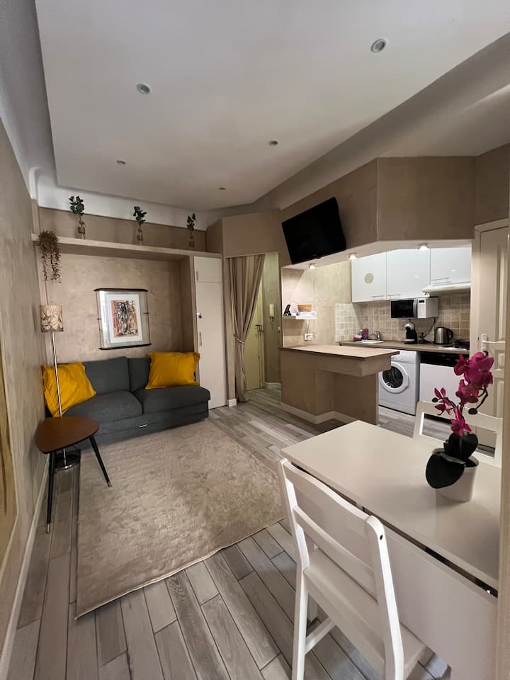 Perfectly Located 1 Bed Apartment - Port Of Nice - Nice