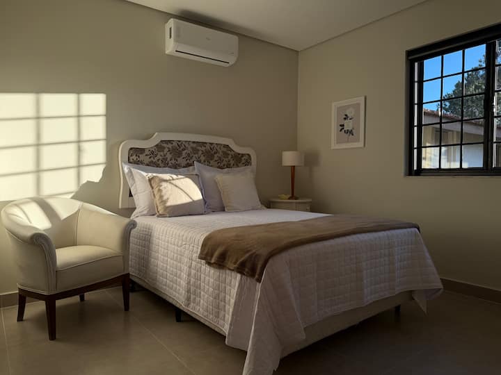 Charmosa Casa Renovada Aos Pés Da Pedra Grande - Brasil