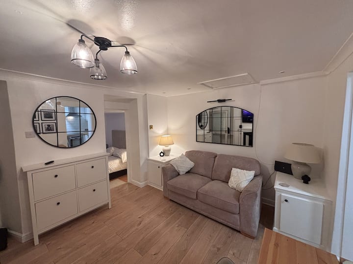 Hidden Gem. 1 Bedroom Apartment. - Teignmouth