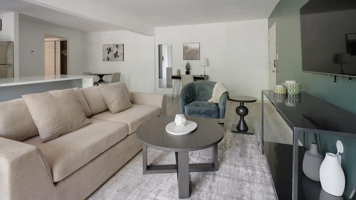 Landing | Incredible 1bd, Pool, Gym - Maryland