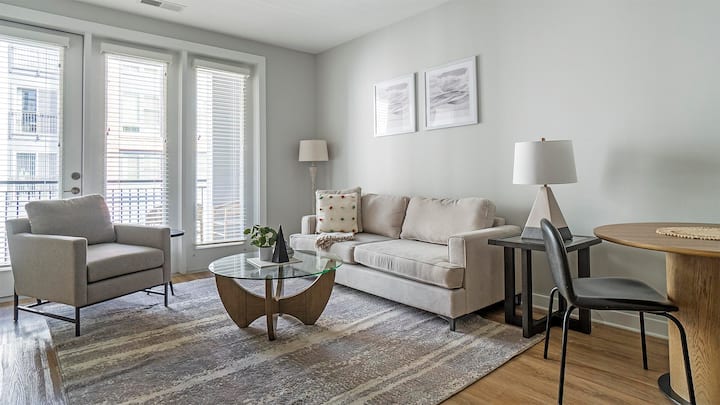 Landing | Stylish 1bd, Pool, Gym - Durham, NC