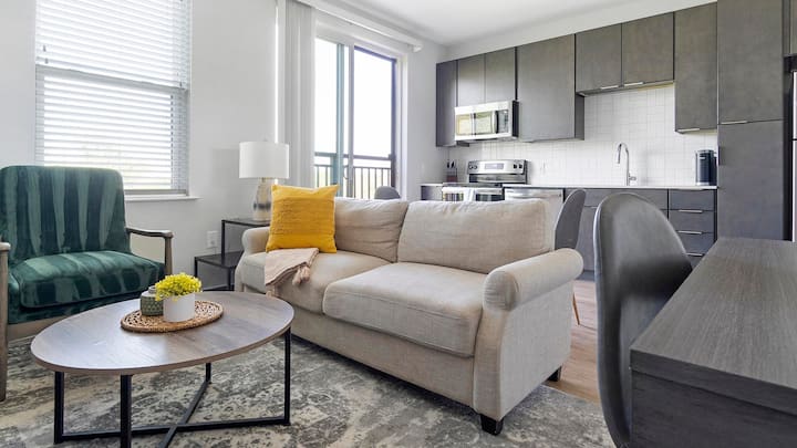 Landing | Amazing Studio, Courtyard, Gym - Durham, NC