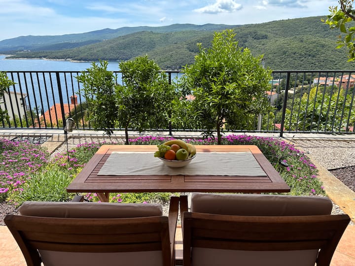 Coccolina, Studio Apartment With A Private Hot Tub - Rabac