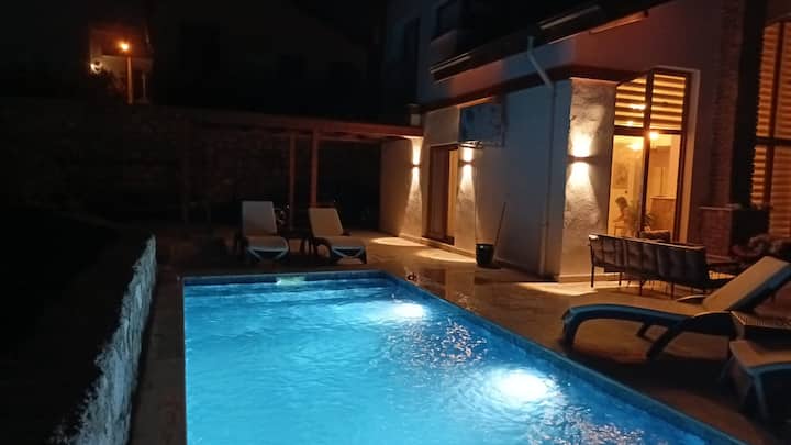 Akyaka, Müstakil Havuzlu Villa - Ataköy