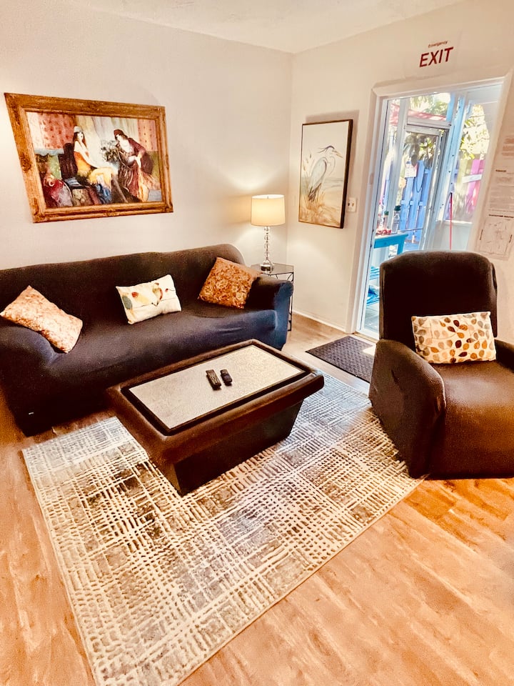 Two Bedroom Minutes From Beach! - Dania Beach, FL
