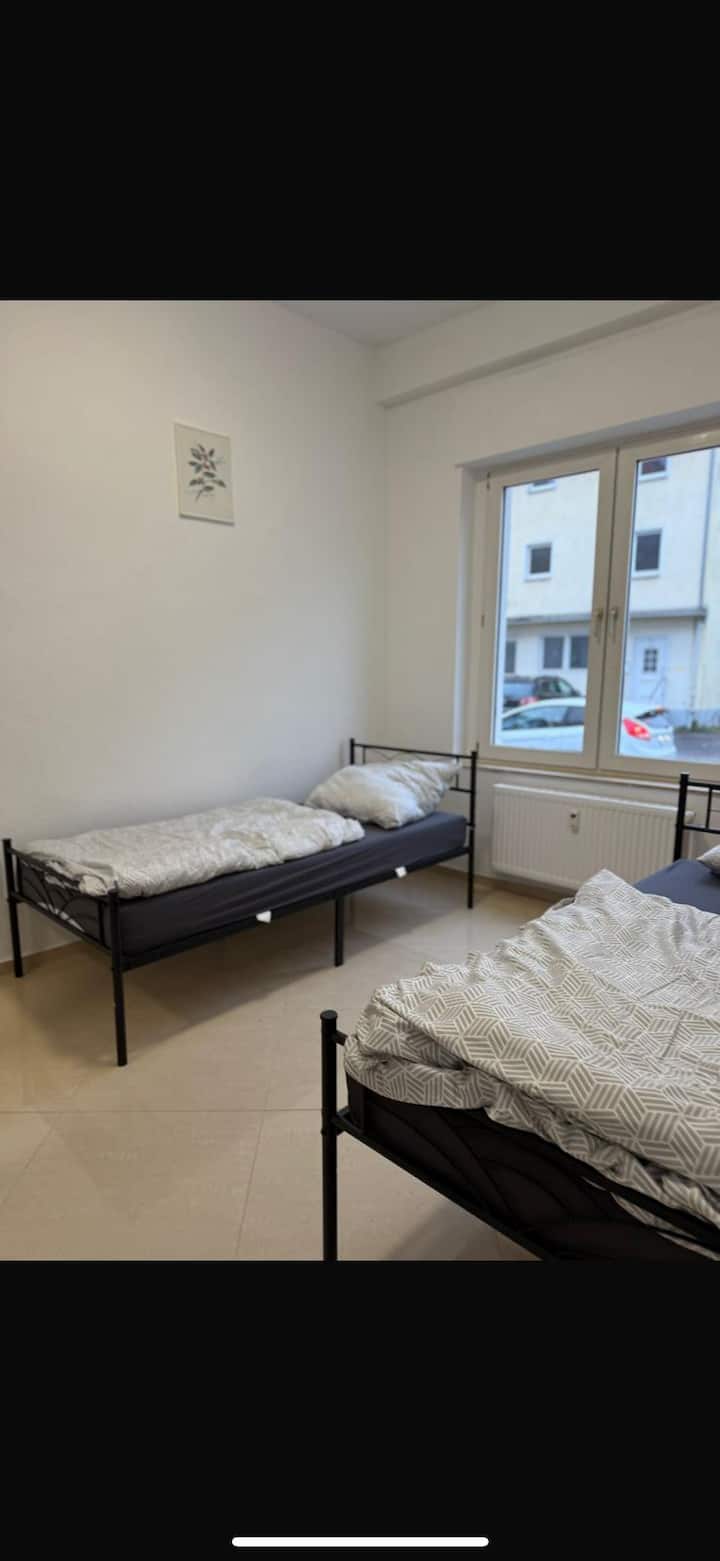 Monteurwohnung Bei Köln – Wlan, Parkplatz, Küche - Leverkusen