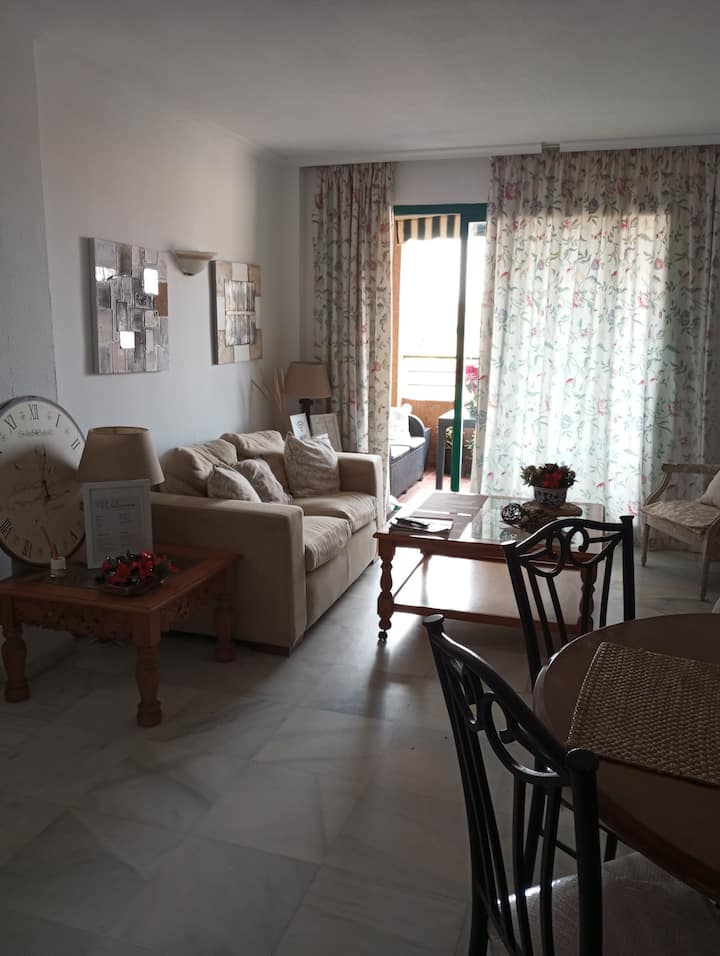 Habitación Y Piscina Cerca Estación Bus - Marbella