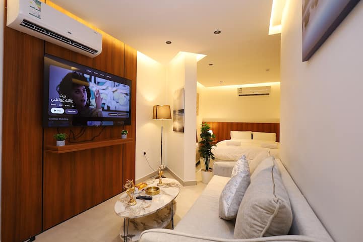 استديو جميل مقابل التخصصي 106 - Riad