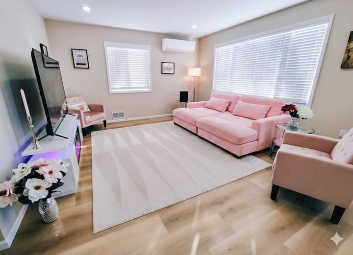 Pretty In Pink In Bismarck | 2 King Br 2 Ba - Bismarck, ND