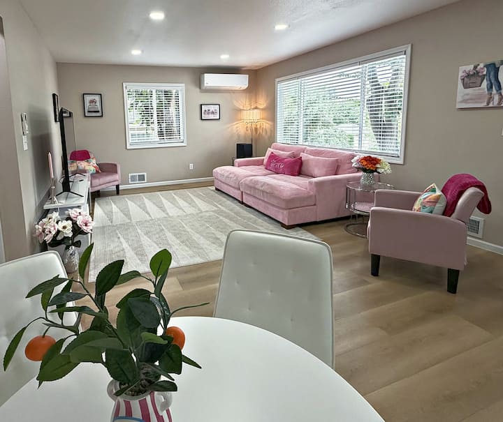 Pretty In Pink In Bismarck | 2 King Br 2 Ba - Bismarck, ND