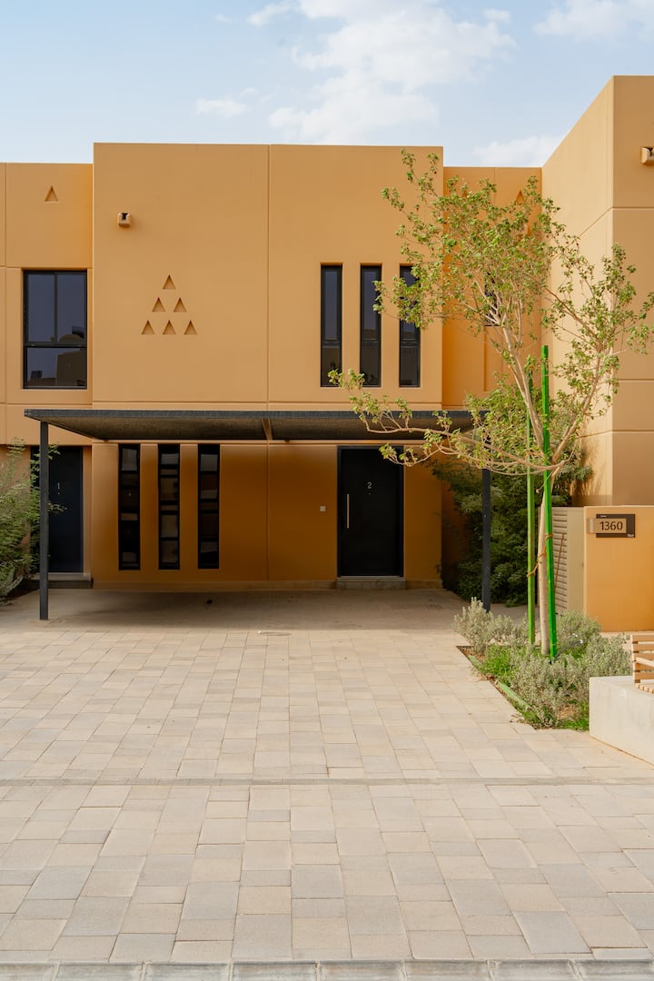 Villa With Car Parking | Close To Airport & Front - Riad