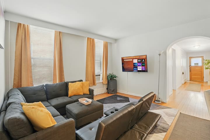 Modern 2br Gem Oak Park+free Parking Nearby Train - Brookfield, IL