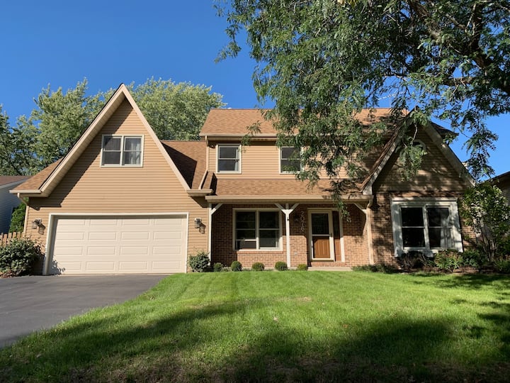Entire House In Naperville - ネイパービル, IL