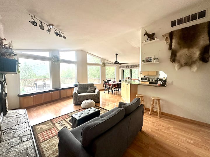 Moose Meadow: 3b/3b W/hot Tub And Mountain Views - Anchorage, AK