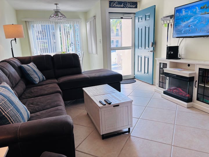 Salty Air Retreat-steps From The Beach - Siesta Key, FL