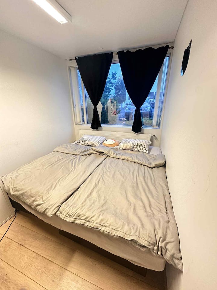 Nice Double Bed Central Downtown - Reykjavik