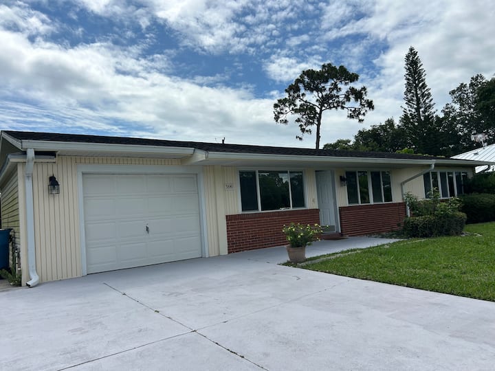 Family-sized Comfort And Fun! - Palm Bay, FL