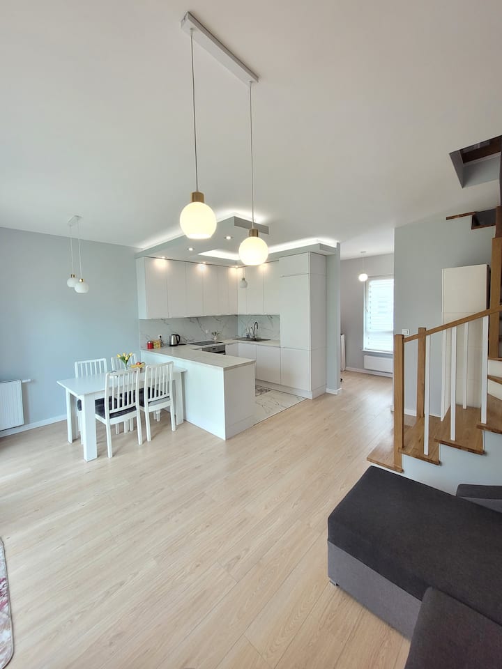 Business & Family Stay Near Chopin Airport - Varşova