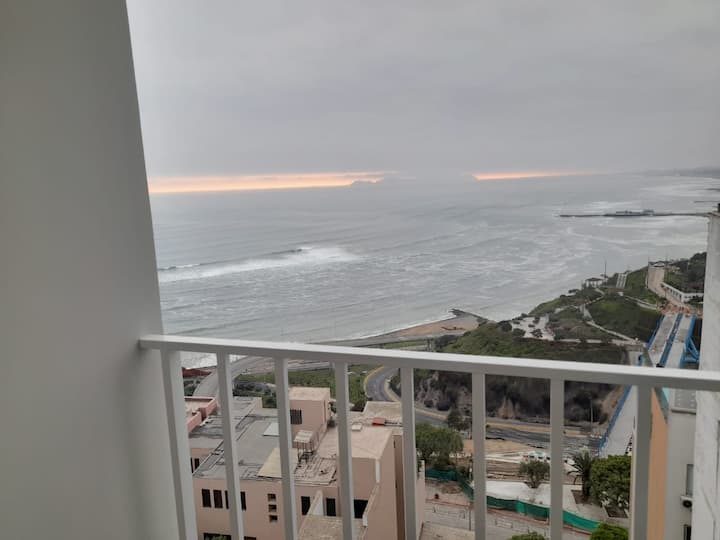 Relájate Y Disfruta De La Mejor Vista Al Mar - Lima
