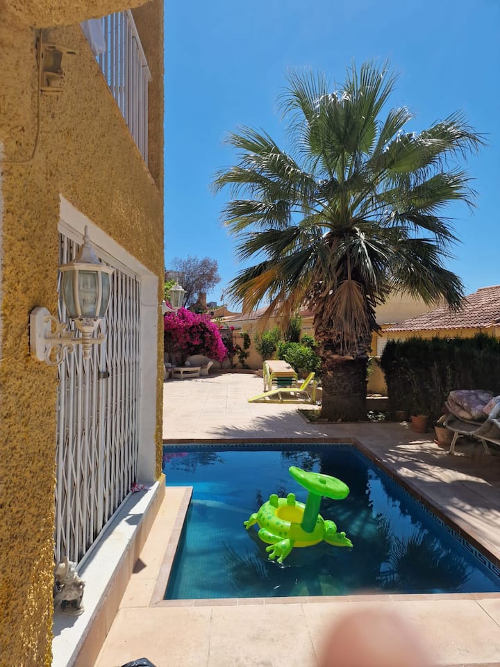 Chalet Con Piscina Privada - Benidorm