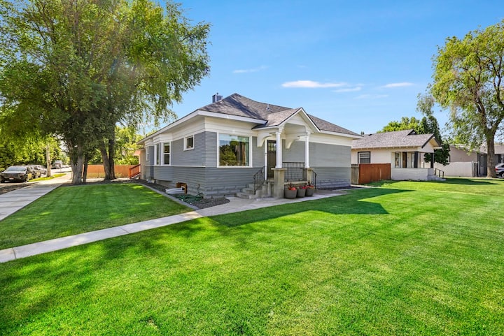 Beautiful Historic 5bd+game Room - Twin Falls, ID