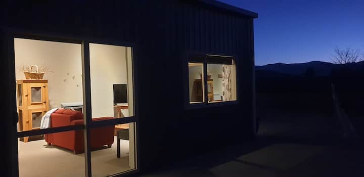 Bellbird Cottage - Sleeps 3 - Cromwell
