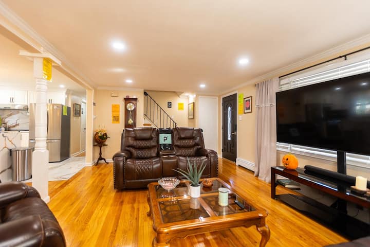 •	Large Home With 5 Rooms And Backyard Space - Reading, PA