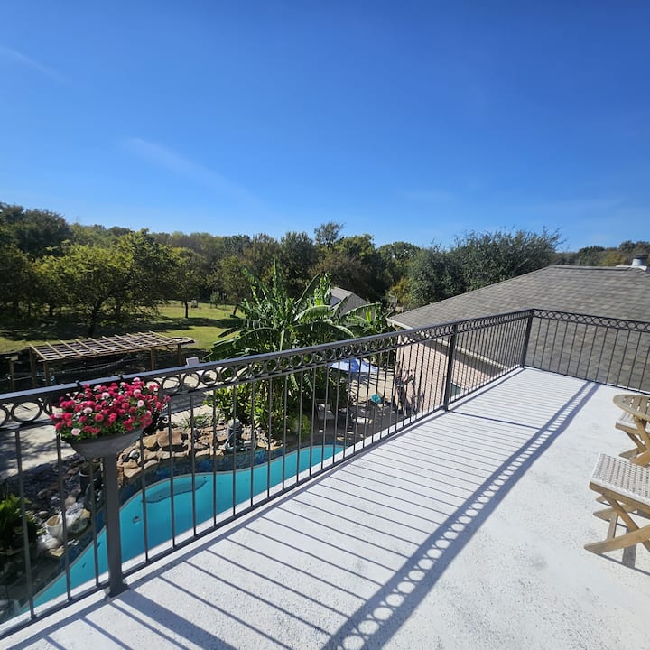 Large Suite- Scenic Balcony - Grand Prairie, TX