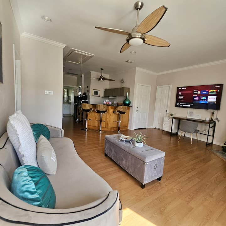 Large Suite- Scenic Balcony - Cedar Hill, TX