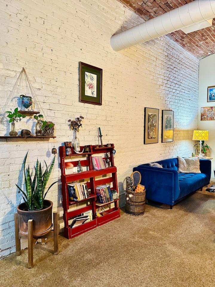 Central-located Historic Retreat - Omaha, NE