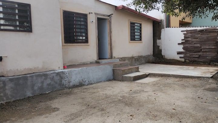 Casa Nostalgia · ÁRbol, Patio Y Toque Vintage - Ensenada