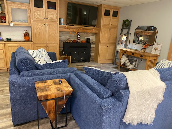 Cozy Greers Ferry Cabin • Hot Tub • Walk To Cove - Heber Springs, AR