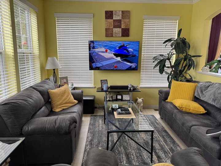 Beautiful 2 Floor Townhouse. - Randall Oaks Zoo, West Dundee