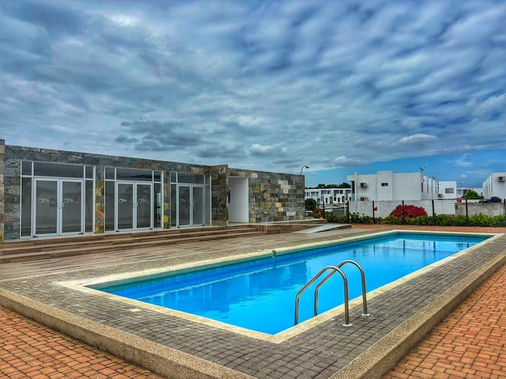 Casa Vacacional En Urbanización Privada Seg 24h. - Ecuador