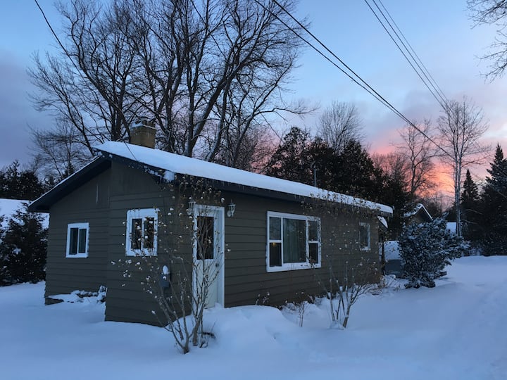 Cozy Cottage | 5 Mins To Ski Hills | Walk To Beach - The Blue Mountains