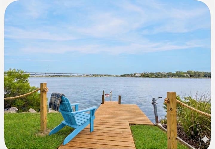 Bayfront House W/deck Watch Kemah Lights At Night! - Kemah, TX