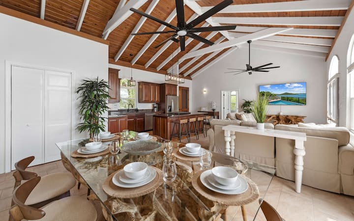 Seascape Villa W/ Private Pool & Spectacular Views - East End