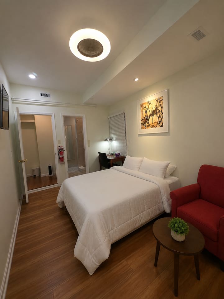 Mid-term Mini-suite (Space Not Shared With Host) - Gaithersburg