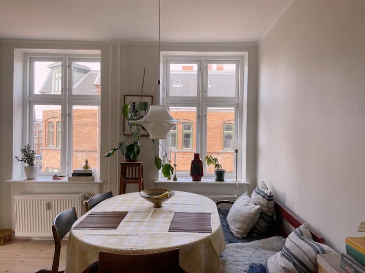 Bright Flat In Nørrebro’s Heart - Kopenhaga