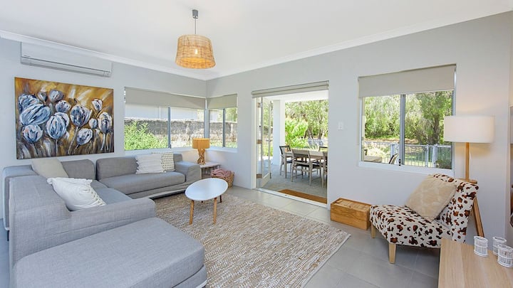 The White House - Busselton