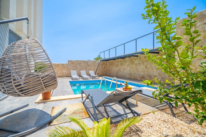 Villa Masibella2
(8 Kişilik) - Kaş