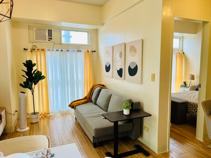 Raquel’s Crib @ Holland Park W/ Netflix/fast Wifi - Biñan