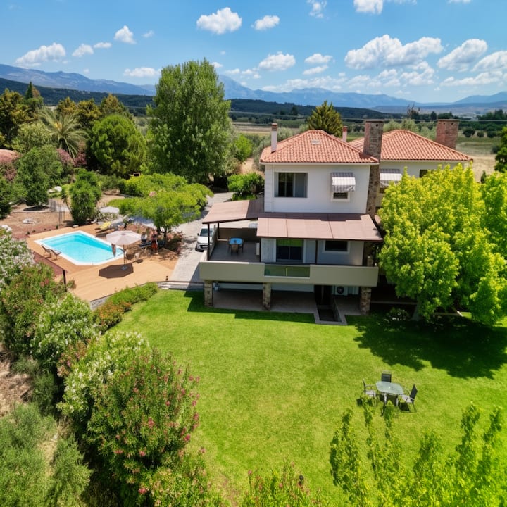 Villa Polyxeni 5 Bedrooms And Private Pool - Euböa