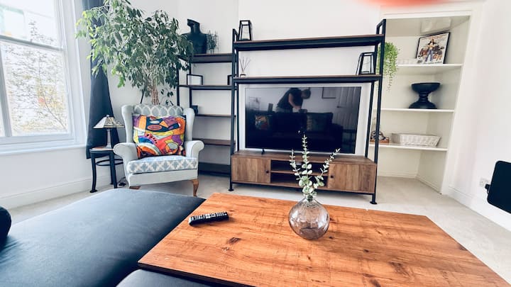 Town Centre, Spacious 2 Bedroom Town House - Jersey