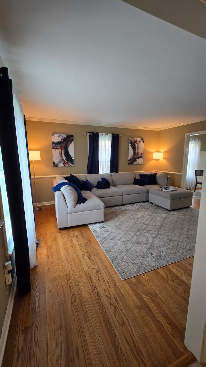 Beautiful Spacious Home Close To Beaches - Hampton, VA