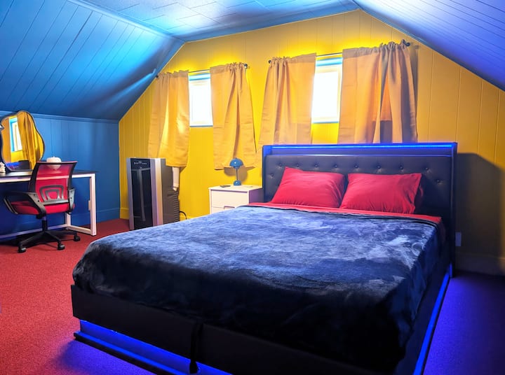 The Primary Loft - Private Full Floor Suite - Bay City, MI