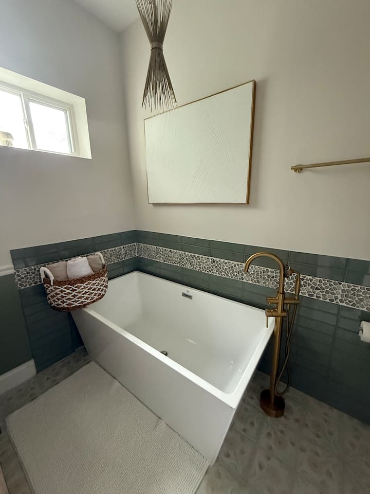 Private Luxury Suite In Remodeled Historic Home - Baltimore, MD