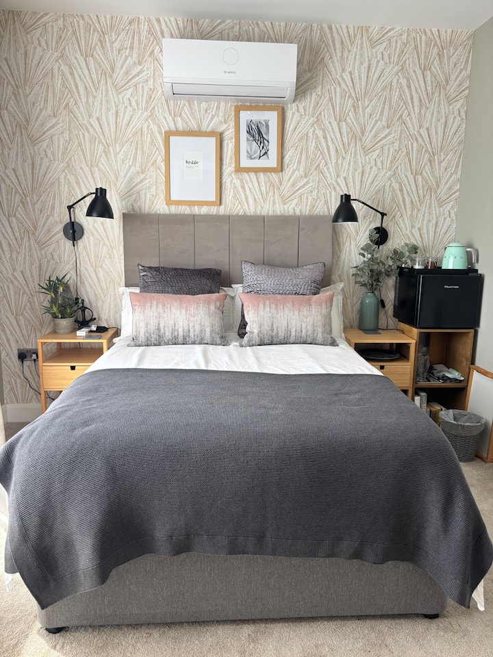 A Hotel At Home: En-suite With Air-con And Parking - Lincolnshire