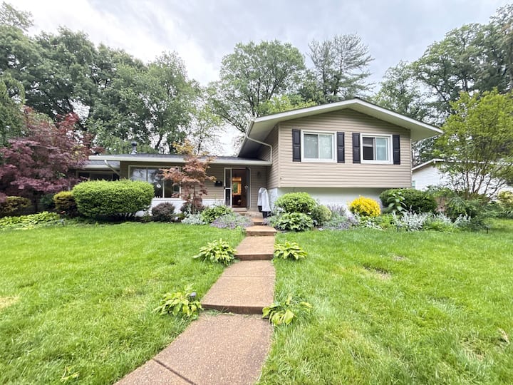Peaceful Suburban Getaway - Fairfax, VA