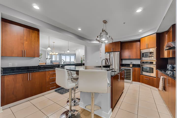 Panoramic Oceanview Penthouse Luxury Beach Condo - Daytona Beach, FL